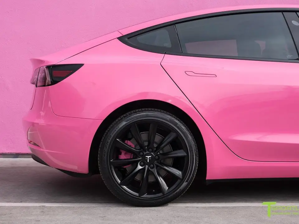 Project Pinky: de eerste roze Tesla Model 3 ter wereld