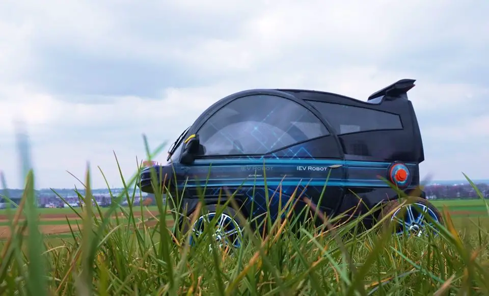 Dit elektrische iEV-autootje kost slechts 4 mille
