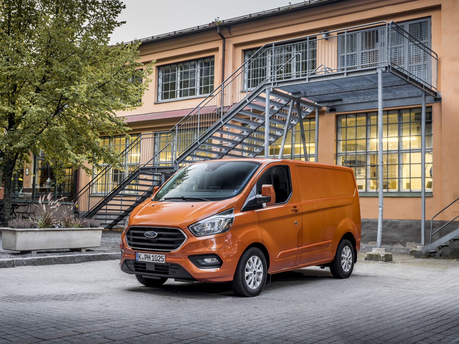 Autotest - Ford Transit Custom PHEV - Zorgeloos de binnenstad in