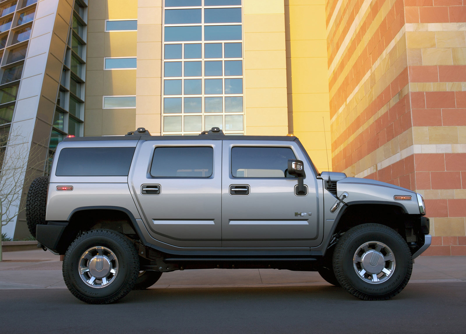 De Hummer komt terug in een groen jasje