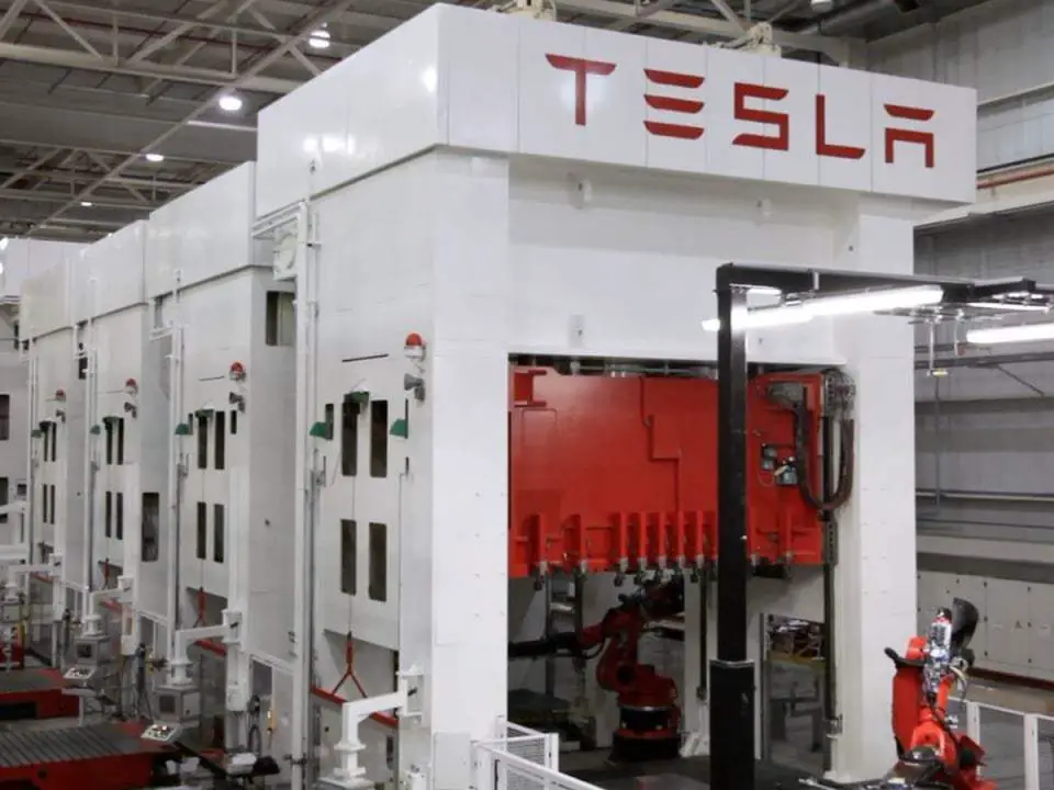 Dit is waarom de Tesla Cybertruck zo’n bijzonder uiterlijk heeft